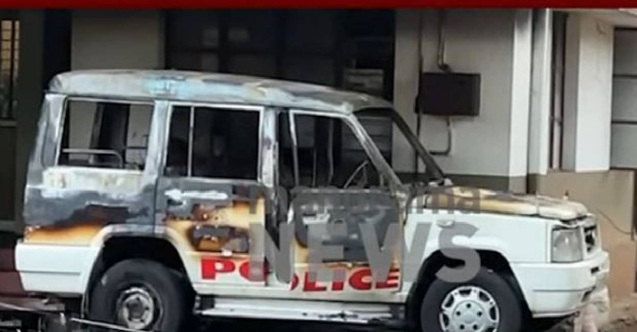 ഡിവൈഎസ്പിയുടെ വാഹനം കത്തിയ നിലയിൽ, ഒരാളെ പൊലീസ് കസ്റ്റഡിയിലെടുത്തു ...