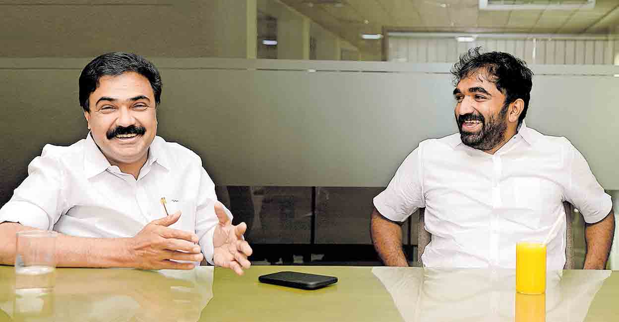 വിഎസിനെ തിരഞ്ഞുനടന്ന ഉമ്മൻ ചാണ്ടി; വോട്ട് ചോദിക്കാതെ ജയിപ്പിച്ച മാണിസാ ...