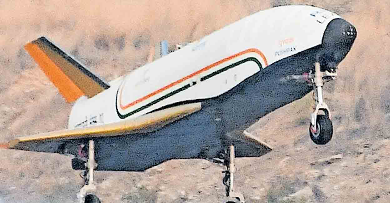 പുനരുപയോഗിക്കാവുന്ന വിക്ഷേപണ വാഹനം വിജയകരമായി ലാൻഡ് ചെയ്തു - ISRO ...