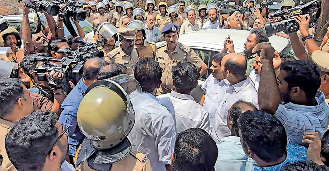 ‘ഇവനെ ഞങ്ങൾ എടുത്തിരിക്കും’: വെല്ലുവിളിച്ച് ഡിവൈഎസ്പി - DYSP's ...