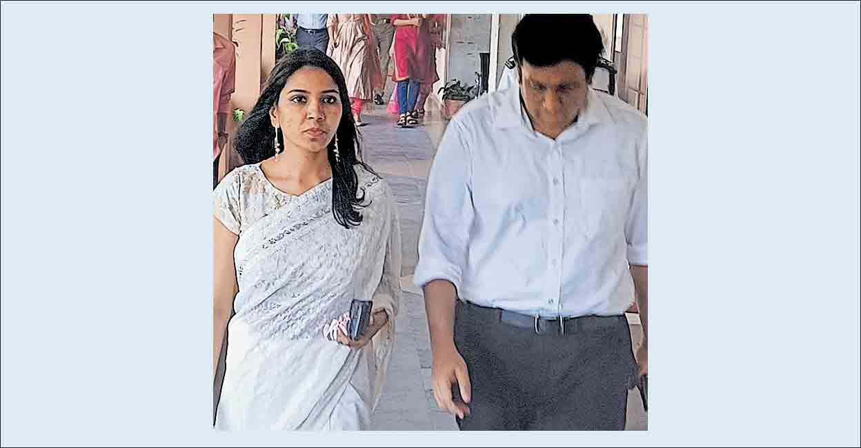 വിശേഷങ്ങൾ പങ്കുവച്ച് ഐഎഎസ് ദമ്പതികൾ - Kottayam Collector V. Vigneshwari ...