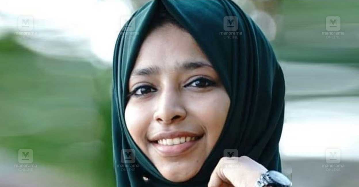 വയനാട്ടിൽ സ്കൂട്ടർ നിയന്ത്രണം വിട്ടു മറിഞ്ഞു; കോഴിക്കോട്ട് മെഡിക്കൽ വിദ്യാർഥിനിയായ 24കാരിക്ക് ...