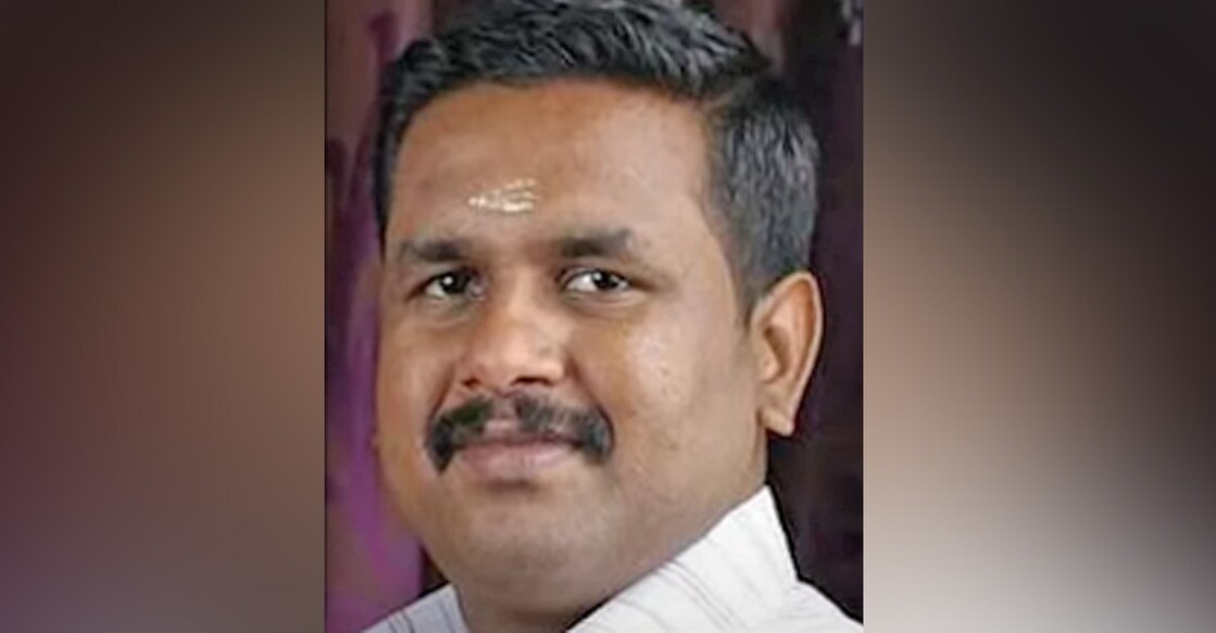 പൊതുമരാമത്ത് സ്റ്റാൻഡിങ് കമ്മിറ്റി ചെയര്‍മാന്റെ മുറിയിൽ ഡ്രൈവ ...