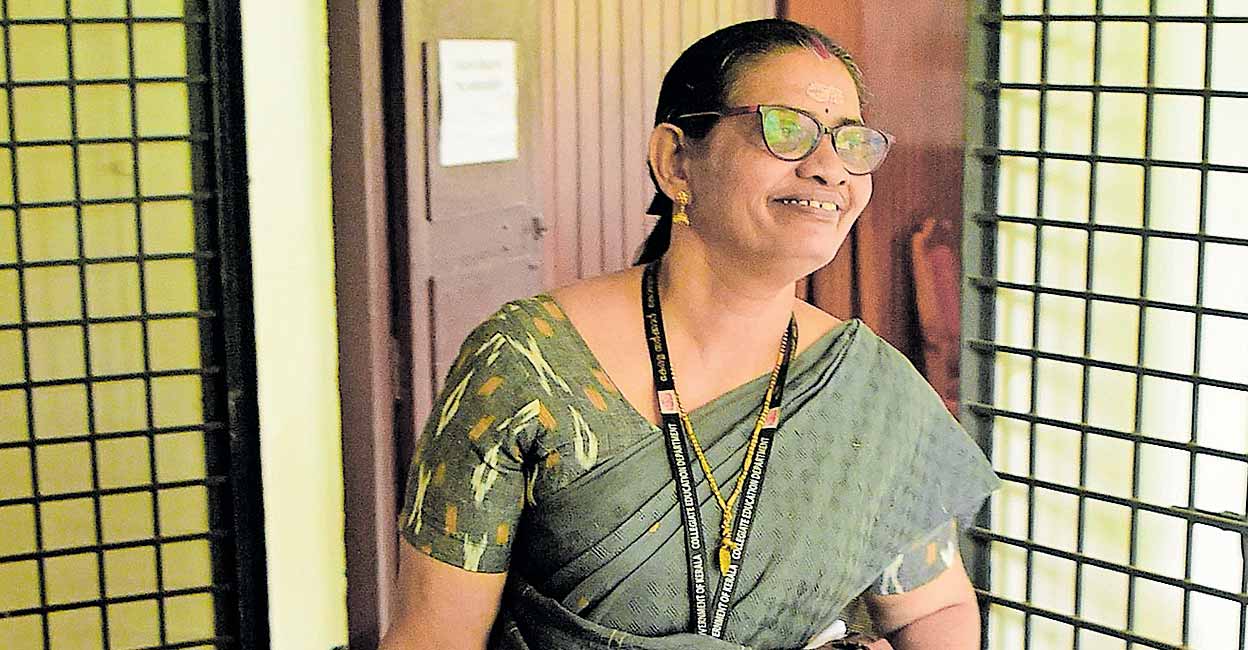 എസ്എഫ്ഐയെ ചോദ്യം ചെയ്താൽ വായടപ്പിക്കാൻ ശ്രമം: ഡോ. എം.രമ - Attempt to ...