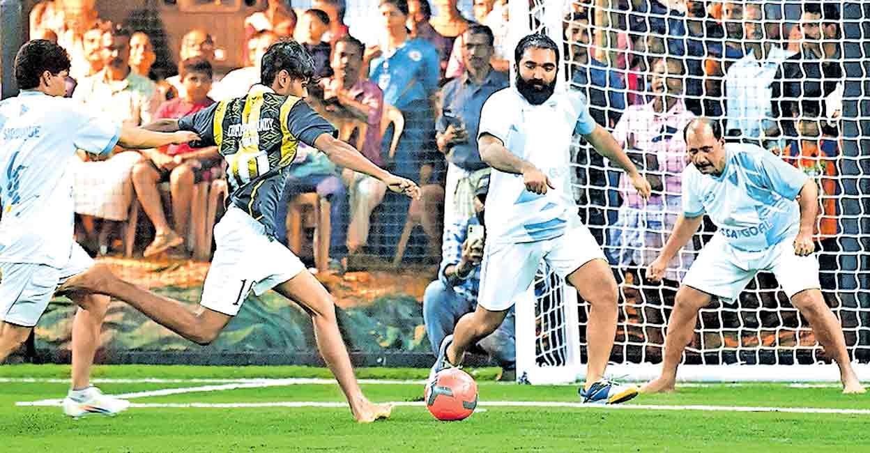 ഉമ്മൻ ചാണ്ടി സ്പോർട്‌സ് അരീന നാടിനു സമർപ്പിച്ചു - Oommen Chandy Sports ...