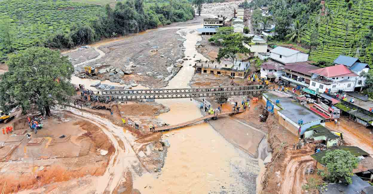 ദുരന്തഭൂമിയിൽ മോഷണ സംഘം സജീവം; അടച്ചിട്ടിരിക്കുന്ന വീടുക ...