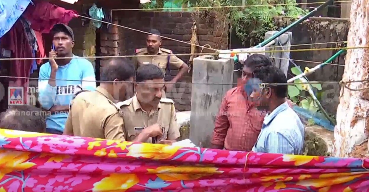 കുട്ടി സഹോദരന്റെ മുറിയിലെന്ന് അമ്മ; മാതാപിതാക്കൾക്കൊപ്പമെന്ന് പൊലീസ് ...