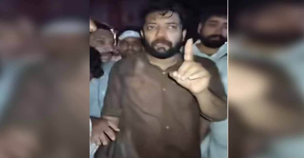 തലയെ ലക്ഷ്യമിട്ട് അടി; ഷാഫി പറമ്പിൽ എംപിയെ അടിക്കുന്ന ദൃശ്യങ്ങൾ പുറത്ത് ...