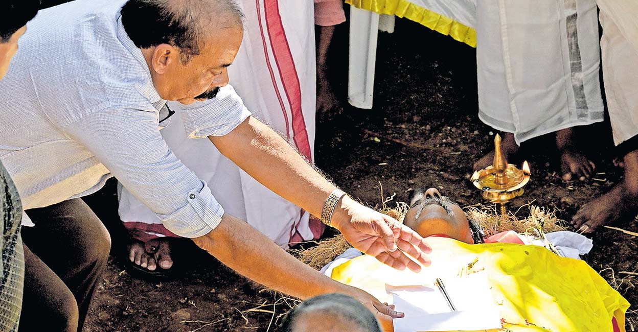 സത്യൻ എഴുതി, ശ്രീനിയുടെ ‘അവസാന വാചകം’ | മനോരമ ഓൺലൈൻ ന്യൂസ് ...