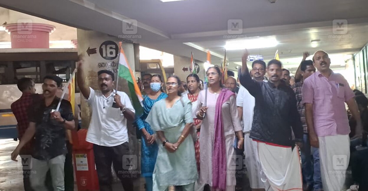 പണിമുടക്കി ടിഡിഎഫ്, കാര്യമാക്കാതെ കെഎസ്ആർടിസി - KSRTC | KSRTC strike ...