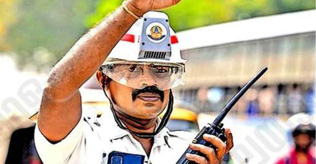 വെയിലത്ത് വാടില്ല; ‘എസി’ തലയുമായി ട്രാഫിക് നിയന്ത്രണം, ആദ്യഘട്ടത്തിൽ 50 ...