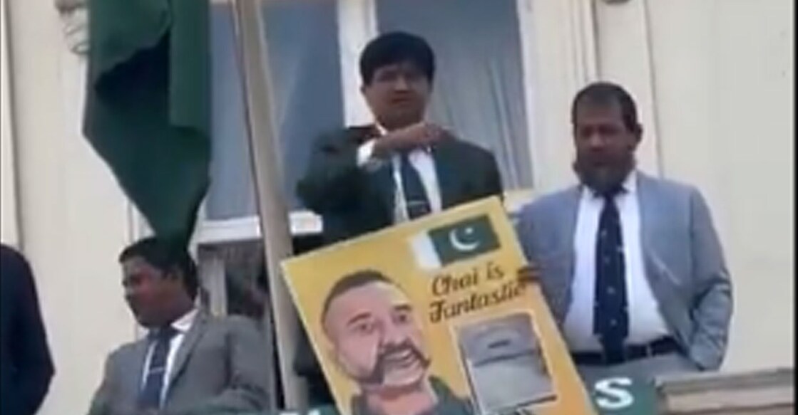 കഴുത്തറക്കുമെന്ന് ആംഗ്യം, ഉച്ചത്തിൽ പാട്ട്; ലണ്ടനിൽ പ്രതിഷേധിച്ച ...