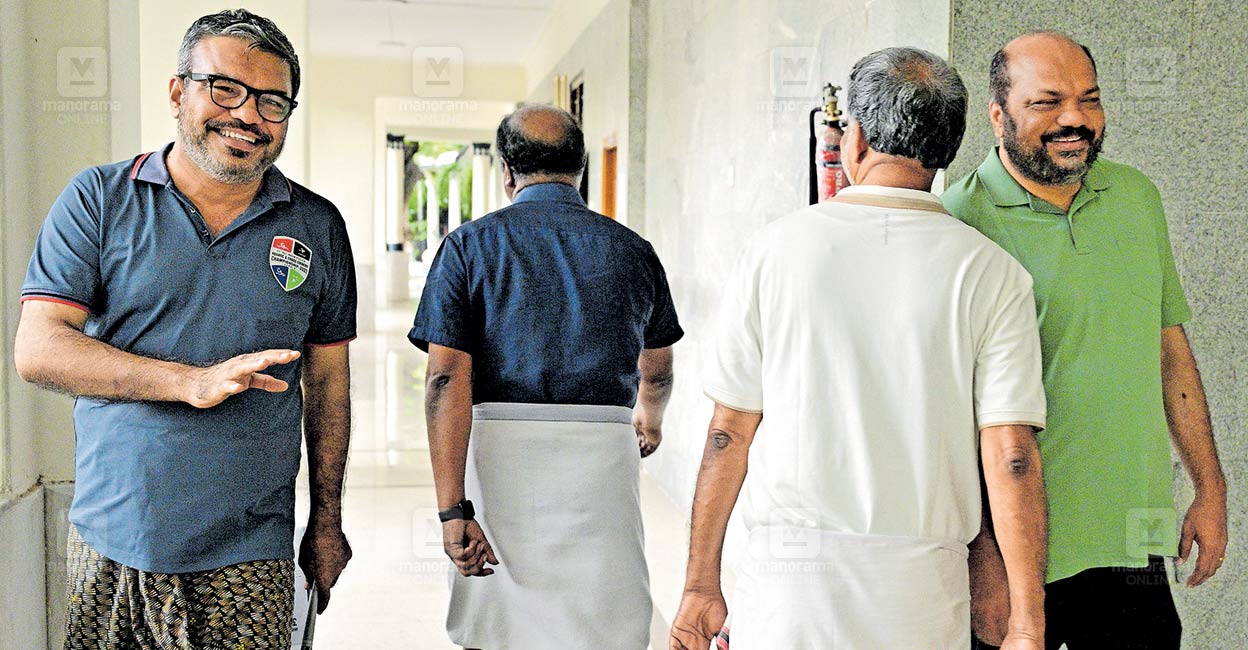 പ്രായപരിധി നടപ്പാക്കലിൽ ആശയക്കുഴപ്പം | മനോരമ ഓൺലൈൻ ന്യൂസ് | മലയാള മനോരമ ...