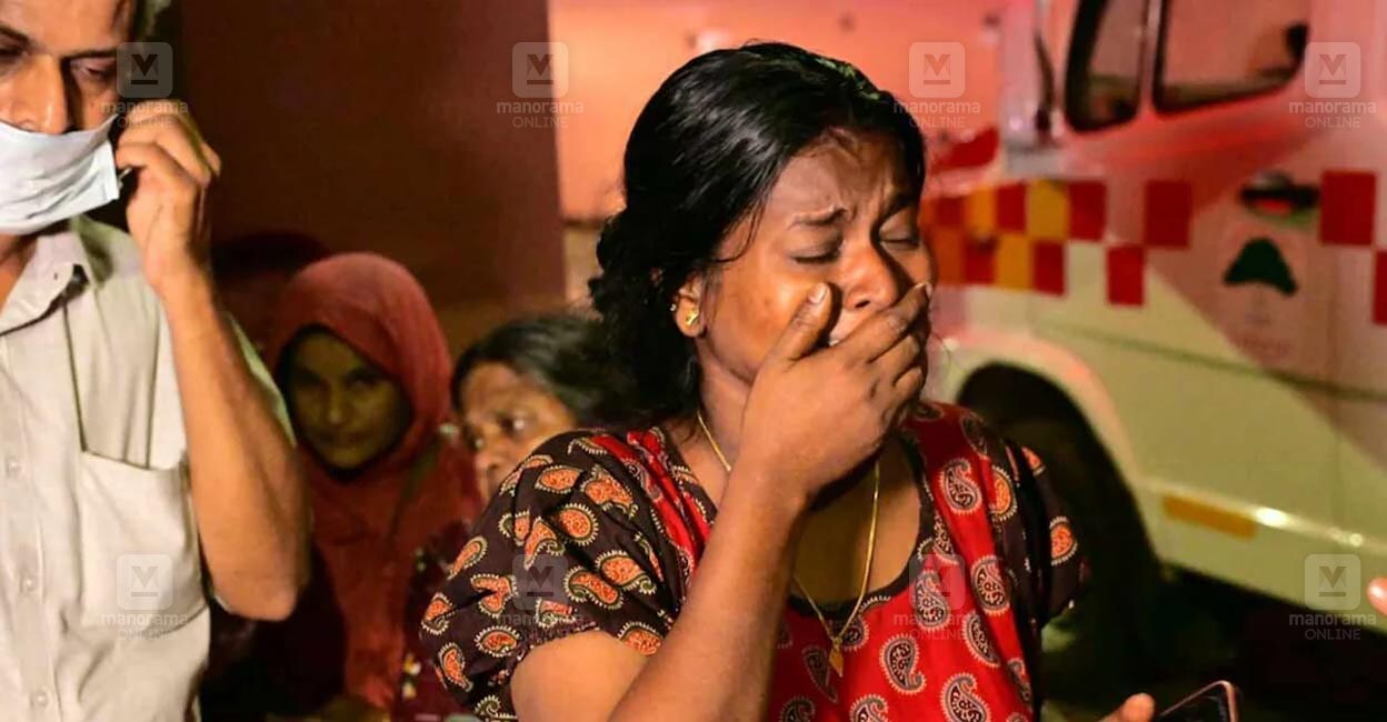 രാത്രി 7.40 ന് പൊട്ടിത്തെറി, 5 പേരുടെ മരണകാരണം പുക?; - Kozhikode medical college fire accident ...