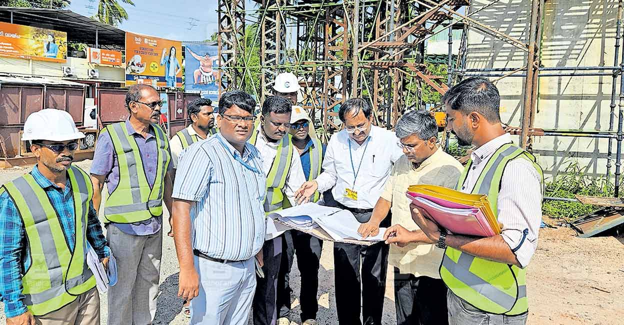 ദേശീയപാത അതോറിറ്റി ചെയർമാൻ കേരളത്തിൽ; മലപ്പുറത്ത് ദേശീയപാത തകർന്ന പ്രദേശം സന്ദർശിക്കില്ല | മനോരമ ...