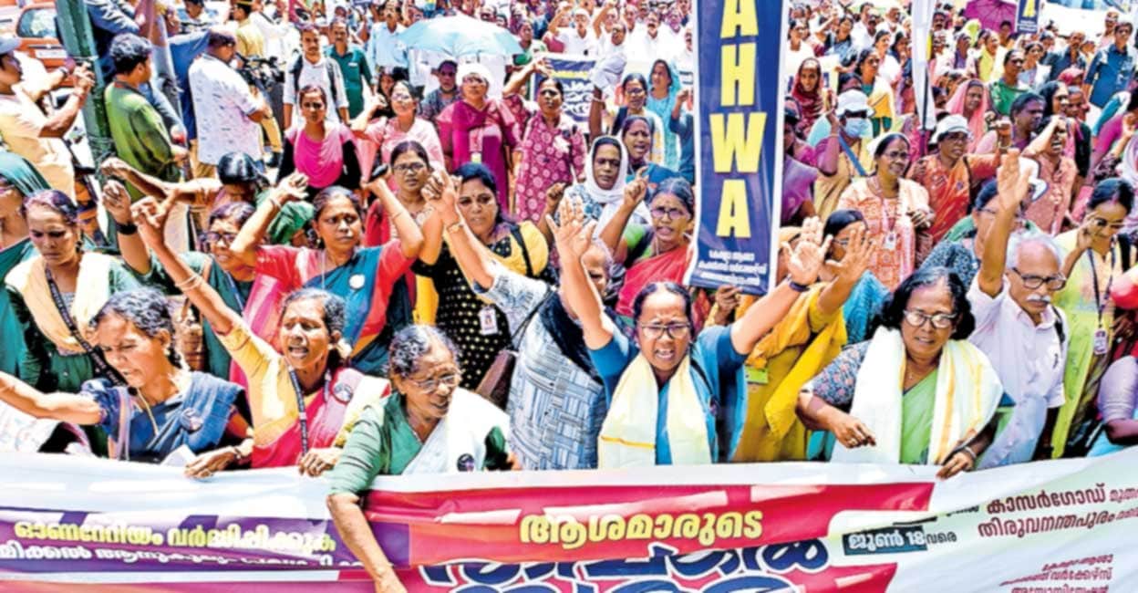 ആശമാർക്ക് നാമമാത്ര ഓണറേറിയം വര്‍ധന ശുപാര്‍ശ ചെയ്ത് സര്‍ക്കാര് ...