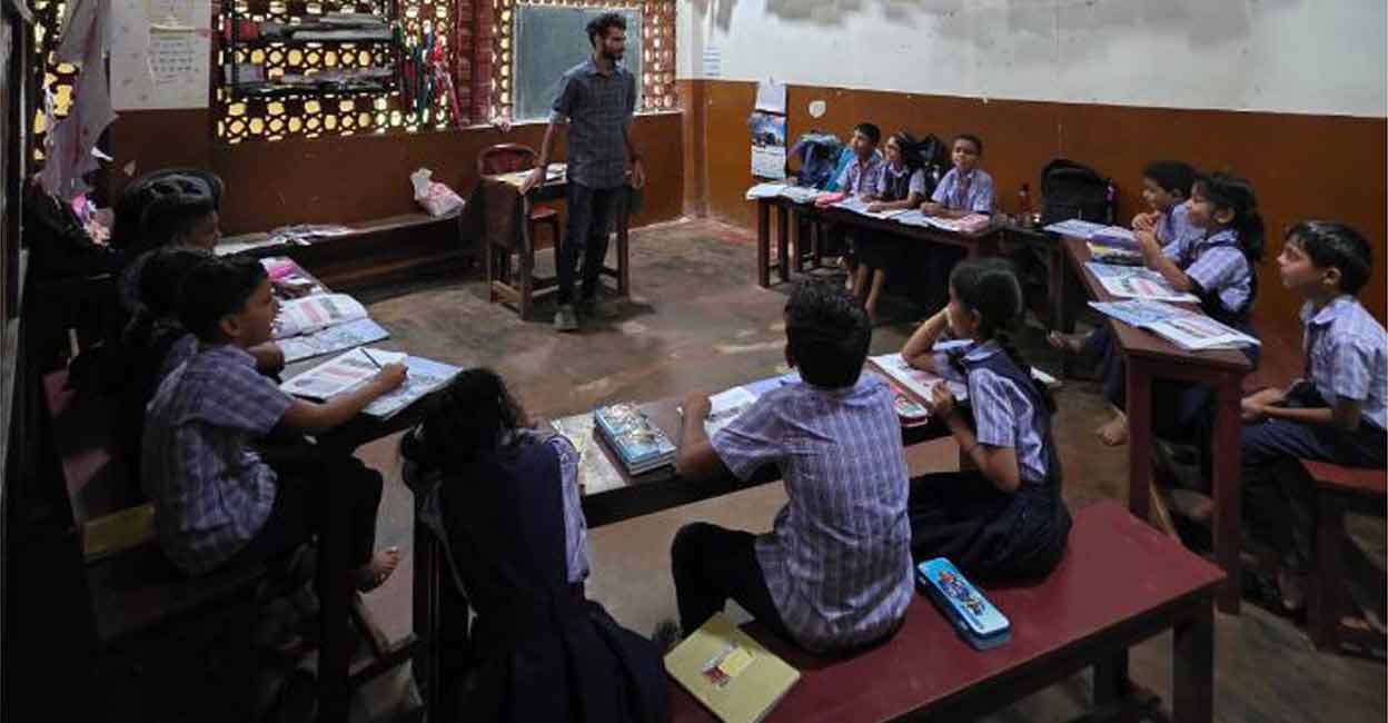 ബാക്ക് ബെഞ്ച് സങ്കൽപം പൊളിച്ചെഴുതാൻ പാപ്പിനിശ്ശേരി വെസ്റ്റ് എൽപി ...