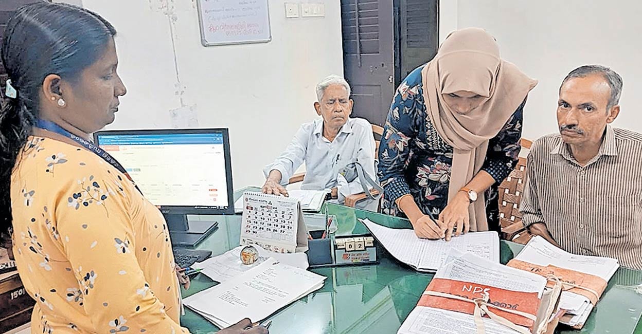 തളരാത്ത പോരാട്ടവീര്യം, നാൽപതാം വയസ്സിൽ‌ സ്വപ്നസാഫല്യം; ട്രഷറി വകുപ്പി ...