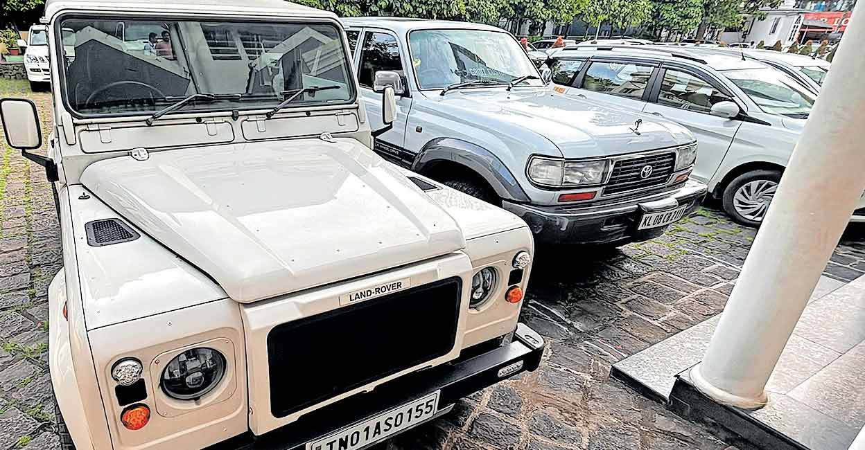 ഭൂട്ടാൻ പട്ടാളം ലേലം ചെയ്തത് 117 വാഹനങ്ങൾ, വിൽപന നടന്നത് ആയിരത്തിലേറെ ...