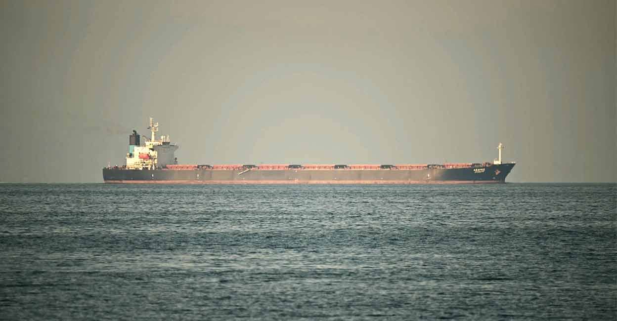 ഹോർമുസ് കടലിടുക്ക് വഴി എണ്ണക്കപ്പലുകൾ പുറത്തേക്ക്; അമേരിക്ക ...