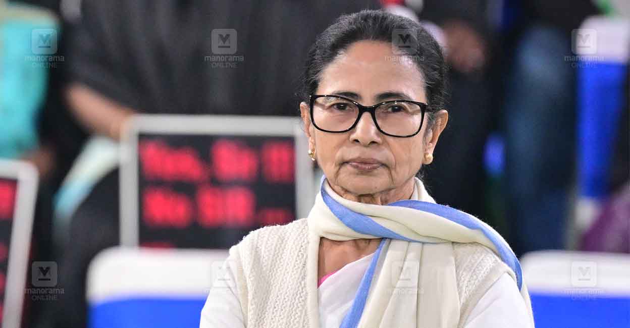 ബംഗാളിൽ വിമതൻ പ്രതിപക്ഷനേതാവ്; രാജിവച്ച് കൊൽക്കത്ത മേയർ: തൃണമൂൽ പിള ...