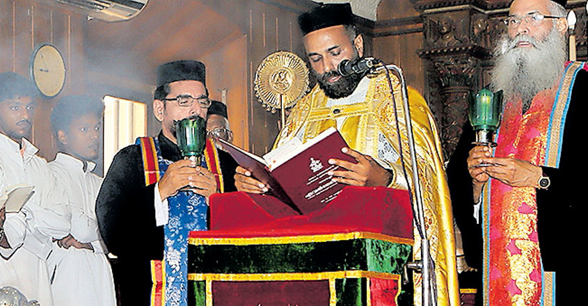 ഓർത്തഡോക്സ് സഭാംഗങ്ങൾ പിറവം വലിയ പള്ളിയിൽ കുർബാന അർപ്പിച്ചു | Orthodox ...