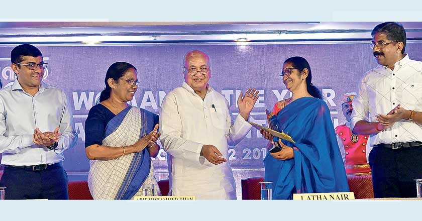 വനിത വുമൺ ഓഫ് ദി ഇയർ പുരസ്കാരം സമ്മാനിച്ചു | vanitha award | Manorama news