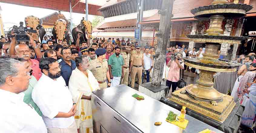 മുഖ്യമന്ത്രിക്ക് ആനകളുടെ അകമ്പടിയോടെ ഗുരുവായൂർ ക്ഷേത്രത്തിൽ സ്വീകരണം ...