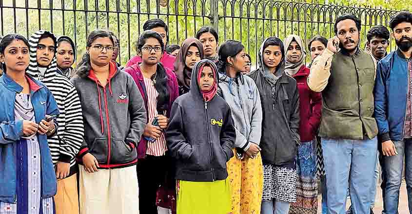 എജന്റിന്റെ തട്ടിപ്പ്: പഠന യാത്രയ്ക്കിടെ വിദ്യാർഥികൾ ‍ഡൽഹിയിൽ കുടുങ്ങി ...