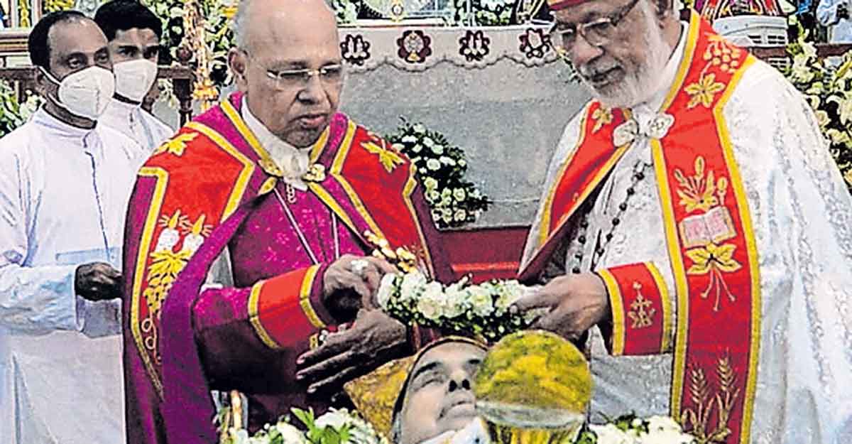 ആർച്ച് ബിഷപ് ഡോ. ചേന്നോത്തിന് ജന്മനാടിന്റെ അന്ത്യാഞ്ജലി | Bishop ...