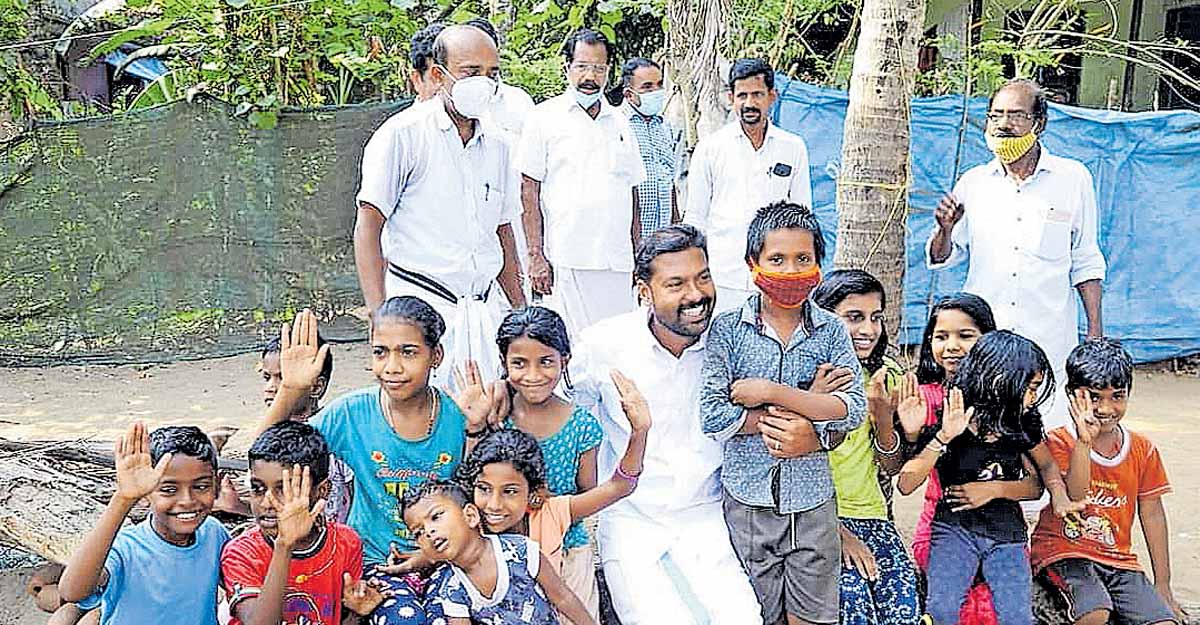 അമ്മ, ഉള്ളിലെ കെടാ ശോഭ; ദുരിതങ്ങളുടെ അലമറിയുന്ന കടൽ താണ്ടിയ സ്ഥാനാർഥി ...