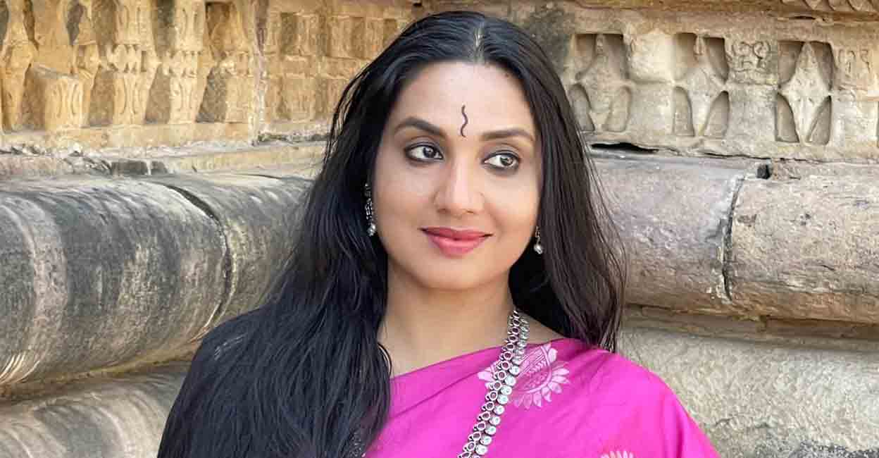 നീന പ്രസാദിന്റെ മോഹിനിയാട്ടം നിർത്തിച്ചെന്ന വിവാദം; അതൃപ്തി അറിയിച്ച് ...