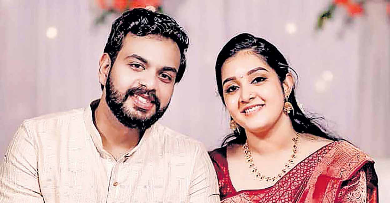 മുത്തശ്ശിമാർ സാക്ഷി, കാർമികനായി ഗവർണർ; ശ്രീരാമകൃഷ്ണന്റെ മകൾക്ക് മനംപോലെ ...