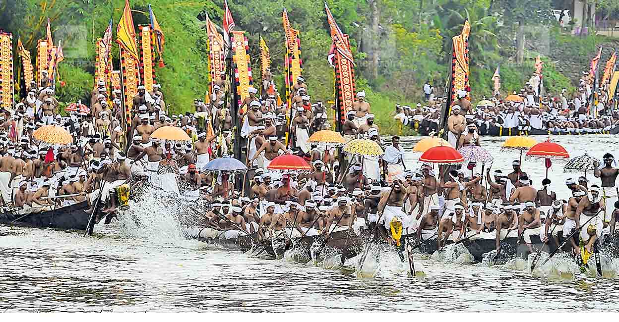 ഉത്തൃട്ടാതി ജലമേള: മല്ലപ്പുഴശേരിക്കും ഇടപ്പാവൂരിനും മന്നം ട്രോഫി ...