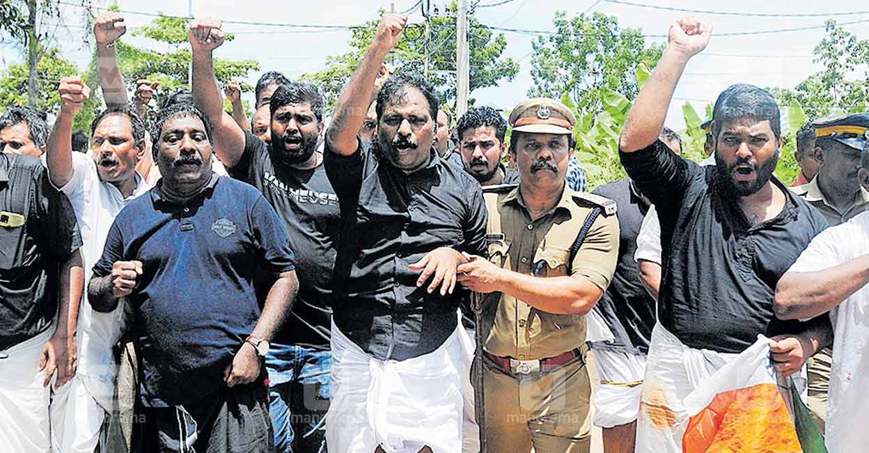 നെല്ലു വില: യുഡിഎഫ് മാർച്ചിൽ സംഘർഷം; കൊടിക്കുന്നിലിന് ദേഹാസ്വാസ്ഥ്യം ...