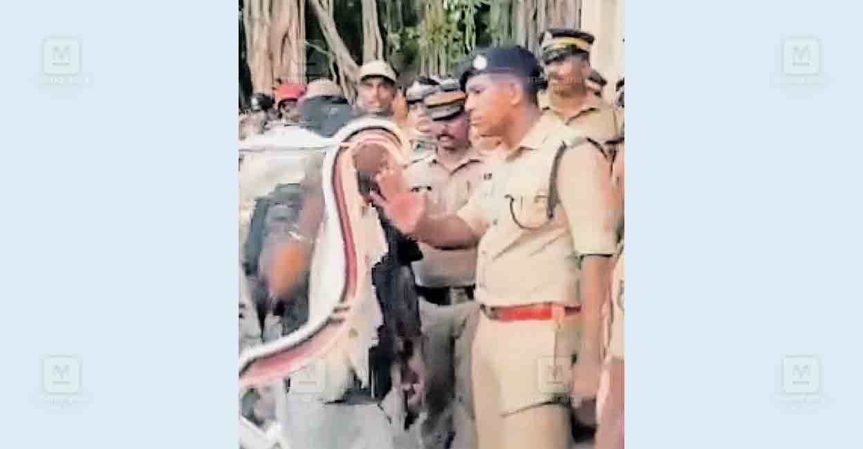 തൃശൂർ പൂരം കലക്കൽ: നടപടിയുമായി സർക്കാർ, കമ്മിഷണർ തെറിക്കും - Thrissur Pooram row: Chief Minister ...