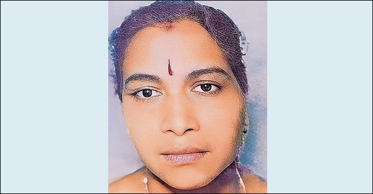 നീങ്ങിത്തുടങ്ങിയ ട്രെയിനിൽ കയറാൻ ശ്രമിച്ച സ്ത്രീ ട്രാക്കിൽ വീണ് മരിച്ചു ...