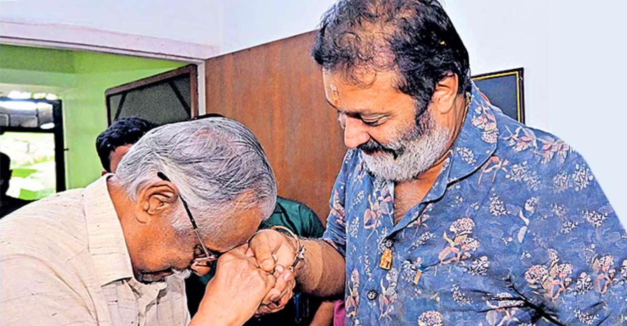 വള്ളത്തോൾ കവിതയും വെള്ളത്താടി രഹസ്യവും - Suresh Gopi meet T Padmanabhan ...