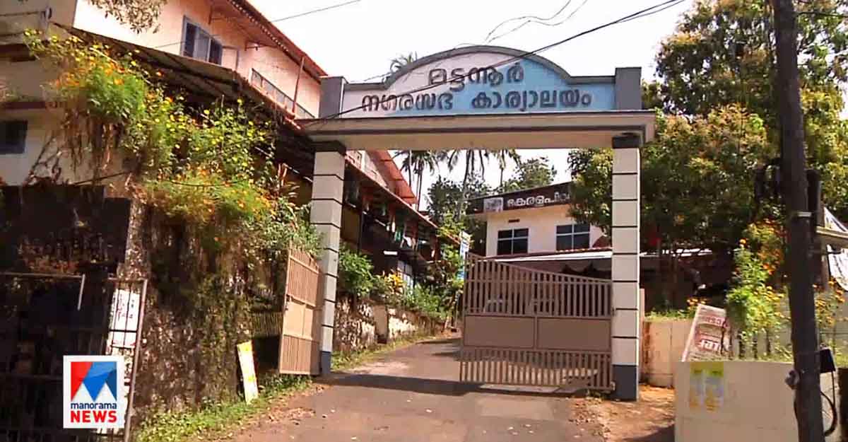 മട്ടന്നൂരോട്ടില്ല, ആരവങ്ങൾ അകലെ; പാലം കടന്നാൽ ദാ പ്രചാരണപ്പൂരം ...