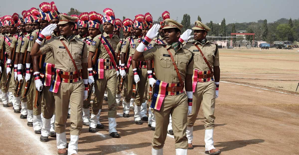 ഡോക്ടർമാർക്ക് നൽകാമോ പൊലീസ് സല്യൂട്ട്? സല്യൂട്ട് വിശേഷങ്ങളിലൂടെ ...