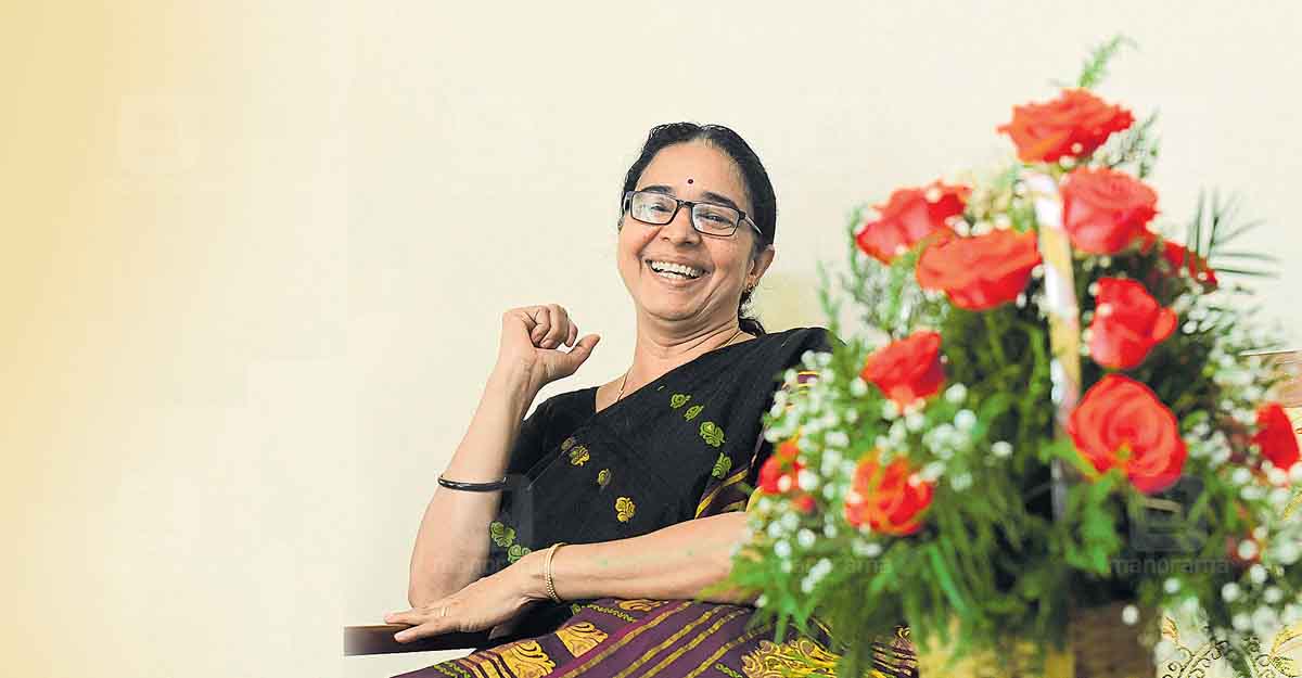 ഓർമയിൽ നിറയെ ചുവന്ന പൂക്കൾ | Beena Philip | Manorama online