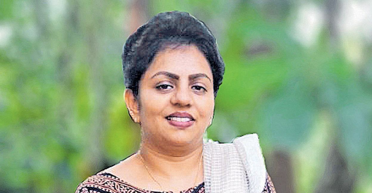 നെഞ്ചുവിരിച്ചെത്തി അപൂർവ തുമ്പി! | Dragonfly | Butterfly | Geetha Paul ...