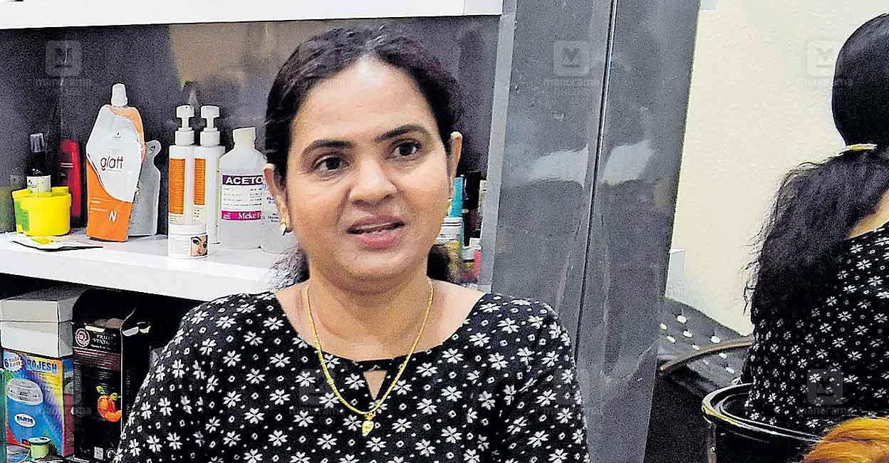 ‘72 സെക്കൻഡ് പോലും ജയിലിൽ കിടക്കുന്നത് നല്ലതല്ല’; ഷീല സണ്ണി കേസി ...