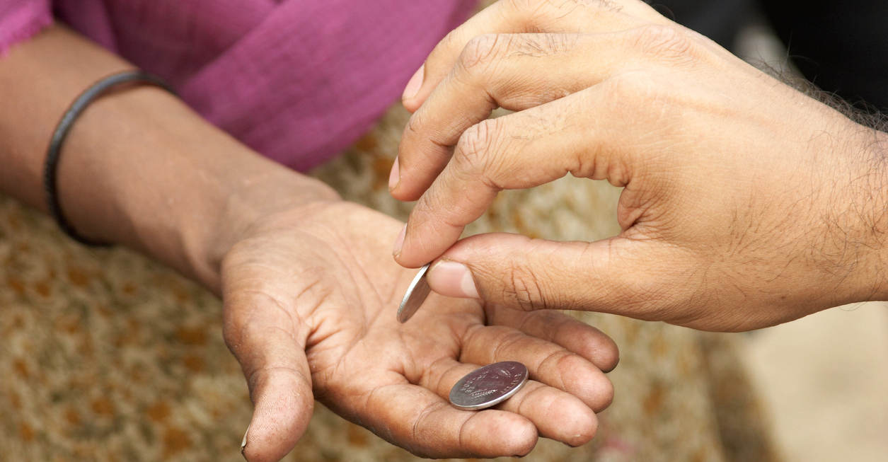 ദാനം മഹാ ദാനം | giving-money-to-homeless