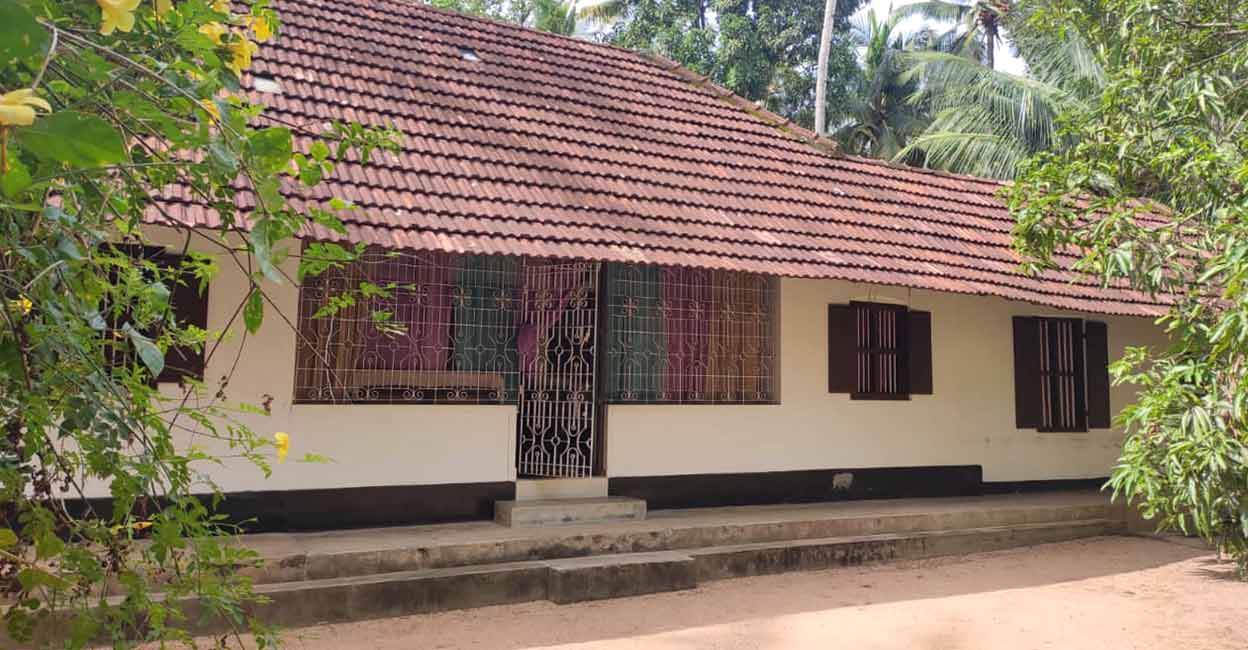 കുരുത്തോലയിലെ പെണ്ണായതു കൊണ്ടാണോ നിനക്കീ കുരുത്തോലയുടെ നിറം | Kuruthola ...