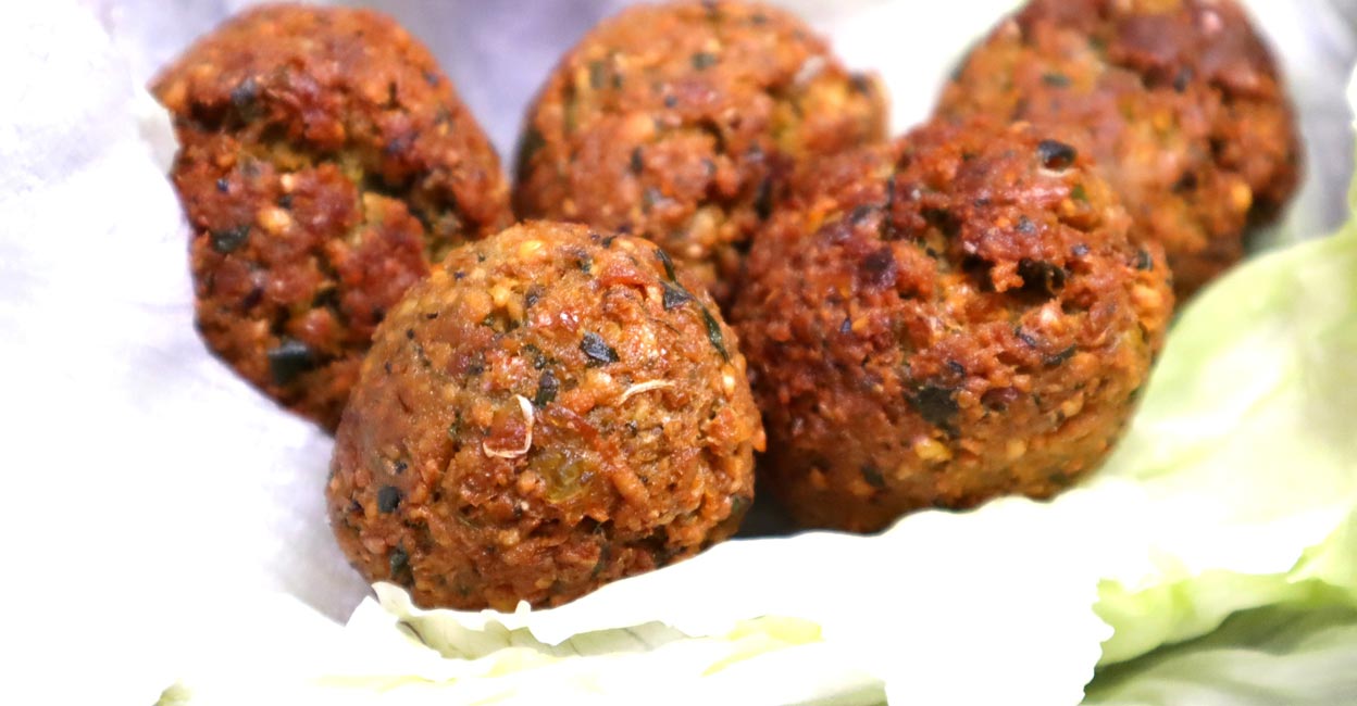 ഫലാഫൽ, പ്രൊട്ടീൻ സമ്പുഷ്ടമായ പലഹാരം - Falafel is a deep fried ball ...