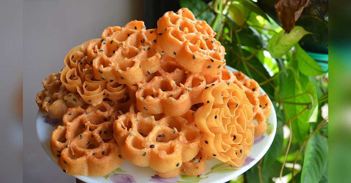 പപ്പടം പോലെ പൊടിയുന്ന അടിപൊളി അച്ചപ്പം ഉണ്ടാക്കാം | Easy Achappam Recipe