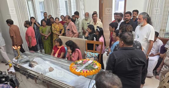 മലയാളിയുടെ പ്രിയ ‘ശ്രീനി’; ആശുപത്രിയിലേക്ക് പോകുംവഴി ദേഹാസ്വാസ്ഥ്യം ...