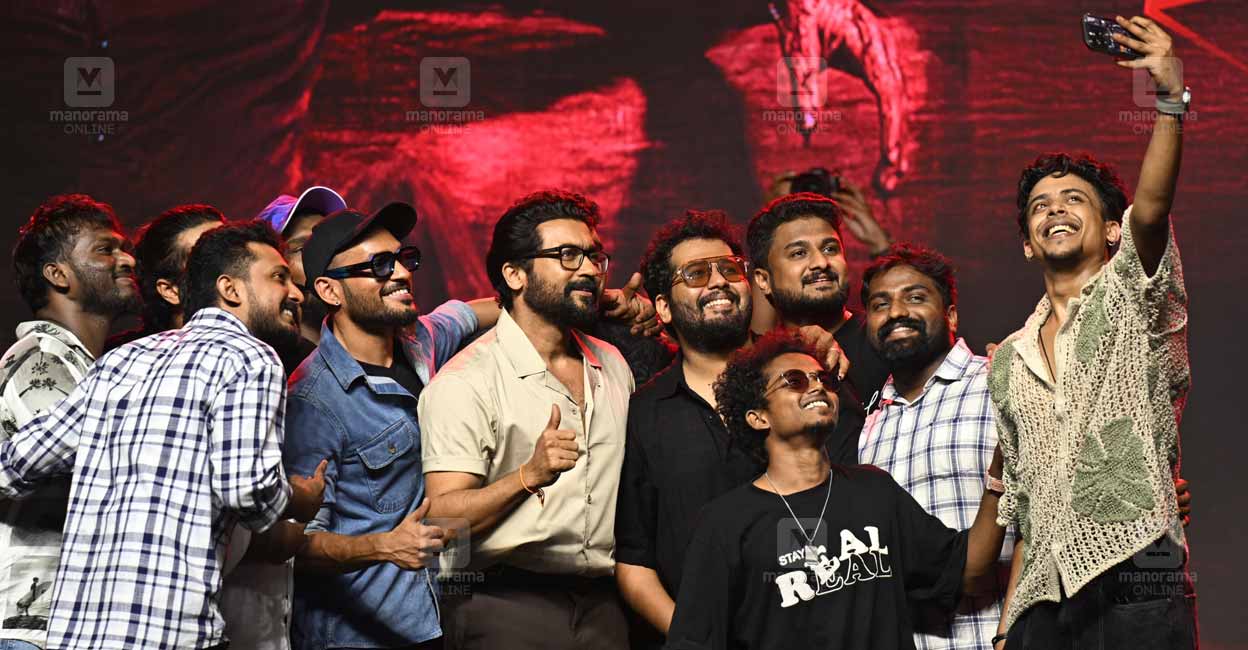 വരവേൽക്കാൻ ആയിരക്കണക്കിന് പ്രേക്ഷകർ: മലയാളികളുടെ സ്നേഹത്തിന് നന്ദി ...