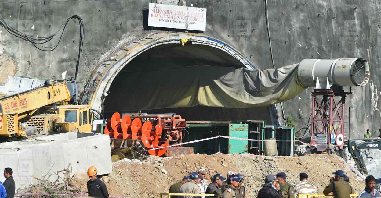 തുരങ്കത്തിൽ കുടുങ്ങിയ ഡ്രില്ലിങ് യന്ത്രം പുറത്തെടുത്തെന്ന് മുഖ്യമന്ത്രി ...